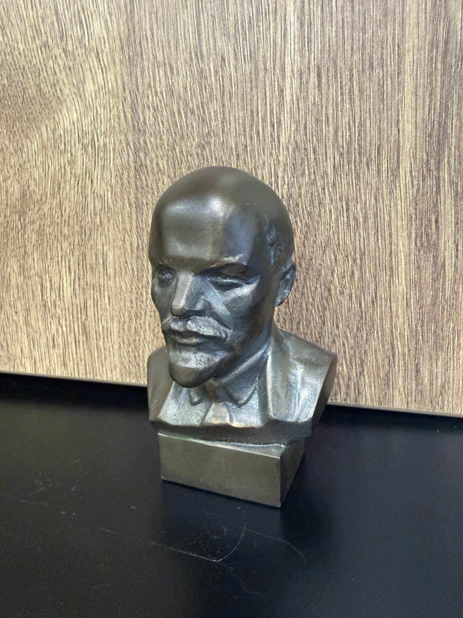 Бюст Ленина