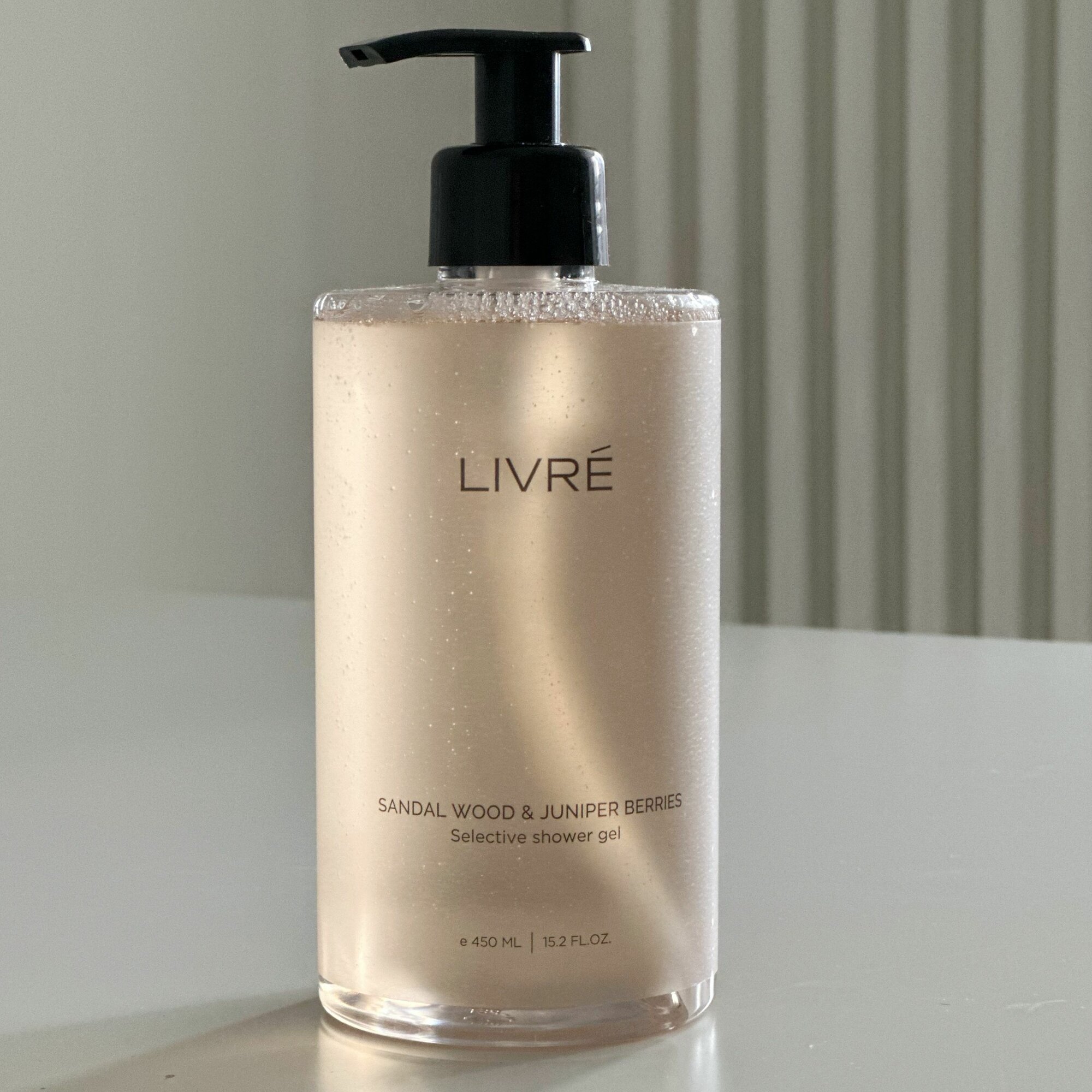 Парфюмированный гель для душа Ягоды сандала и можжевельника, 450 мл