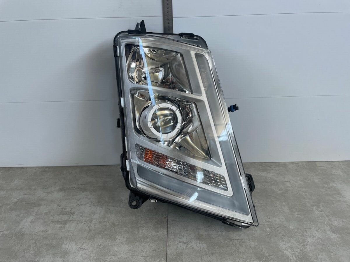 Фара правая биксеноновая для грузовиков вольво ФШ4 ФМ4 (VOLVO FH4 FM4)