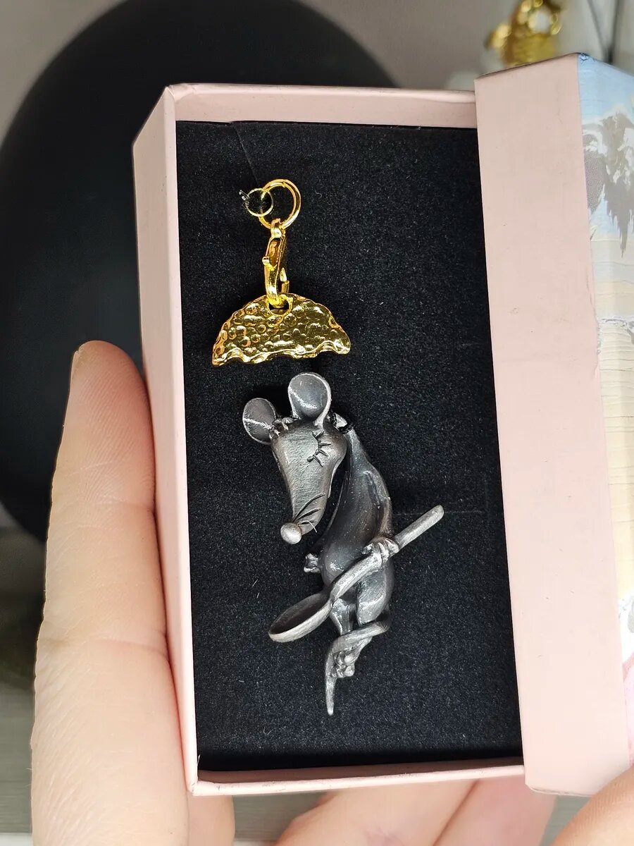 Мышь повесилась прикол Сочи магнит сувенирный