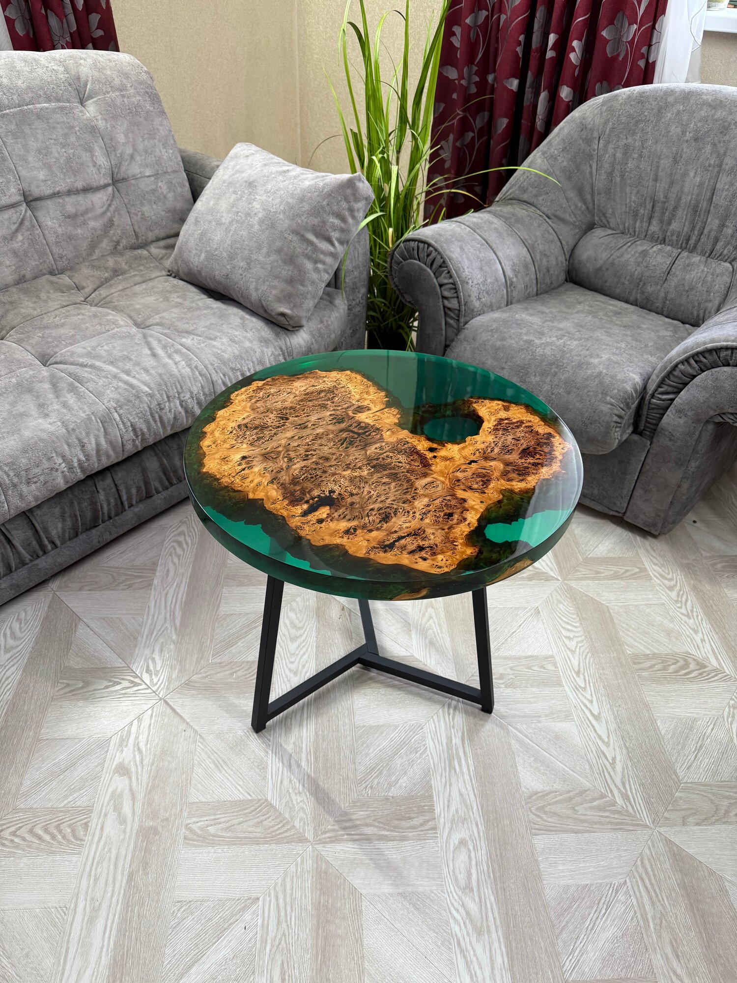 Журнальный стол из массива капового карагача 60 см "Изумруд"