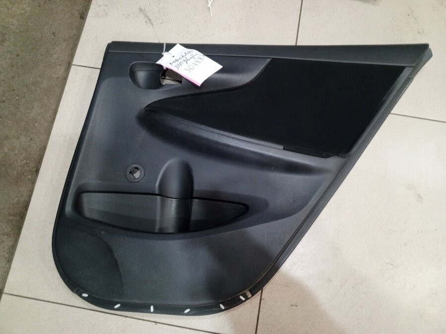 Обшивка двери задней правой от Toyota Corolla E150 2006-2013