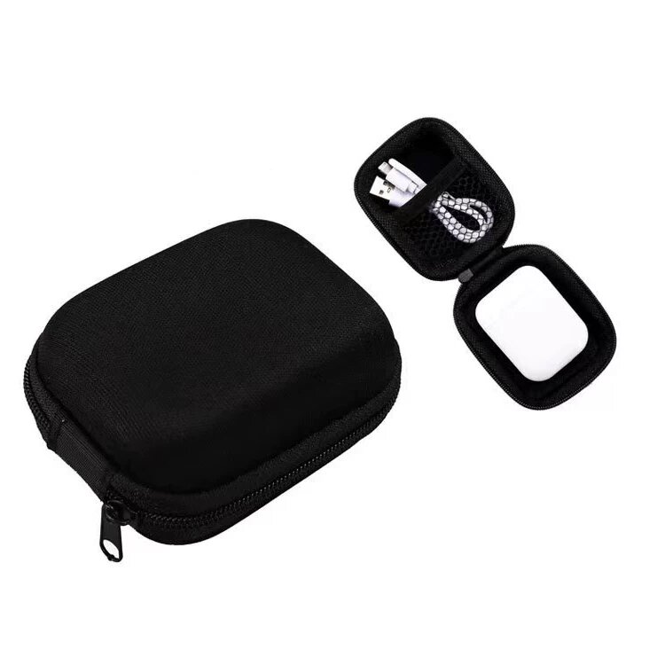 Маленький черный чехол для наушников без шнура, внутренние габариты 7x6x3.5 см