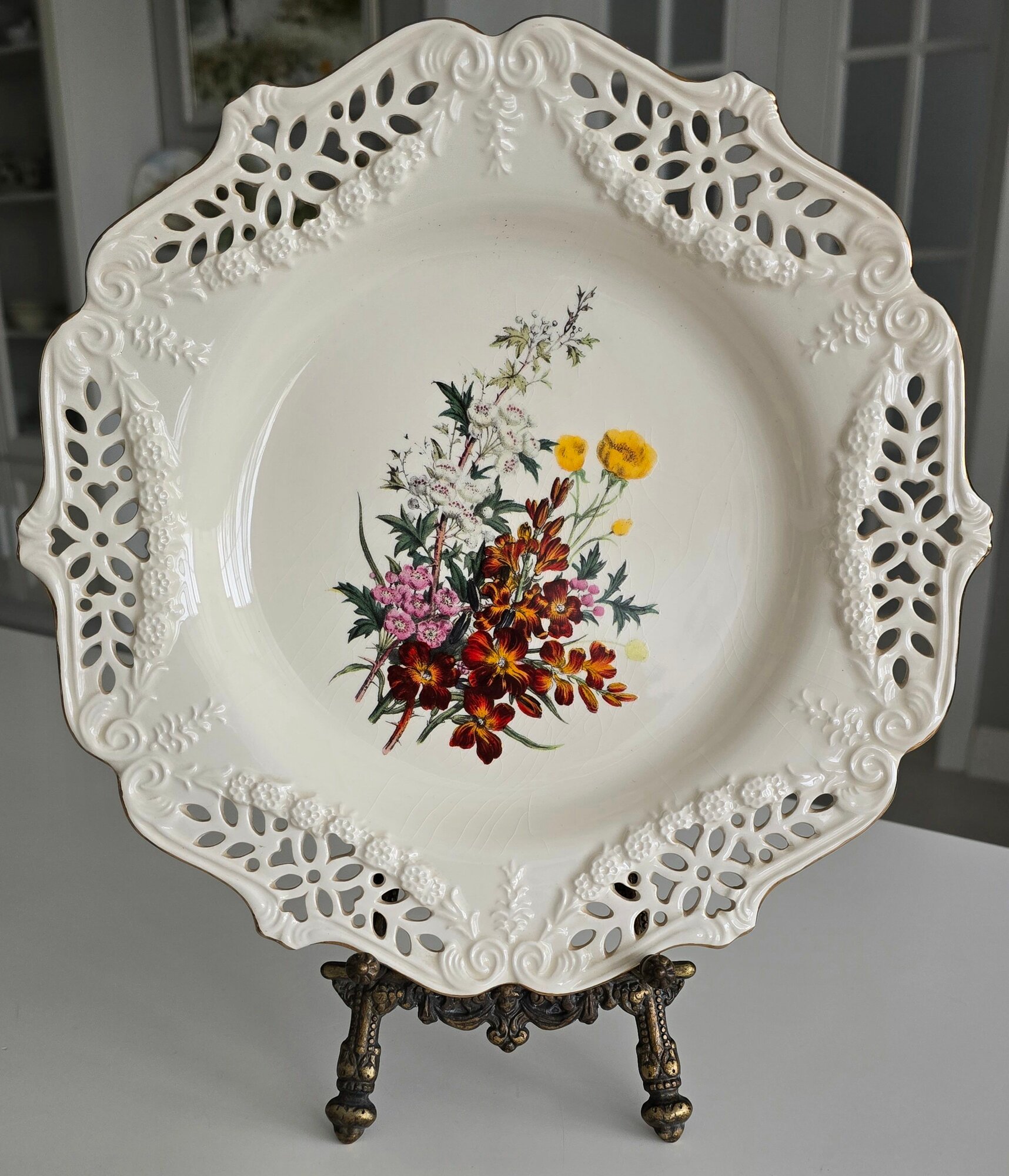 Старинная тарелка