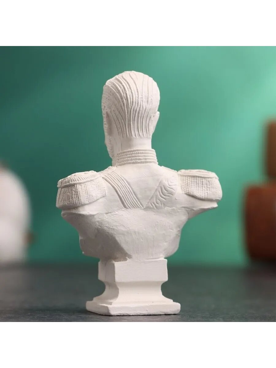 Элегантный бюст с изображением императора Николая II