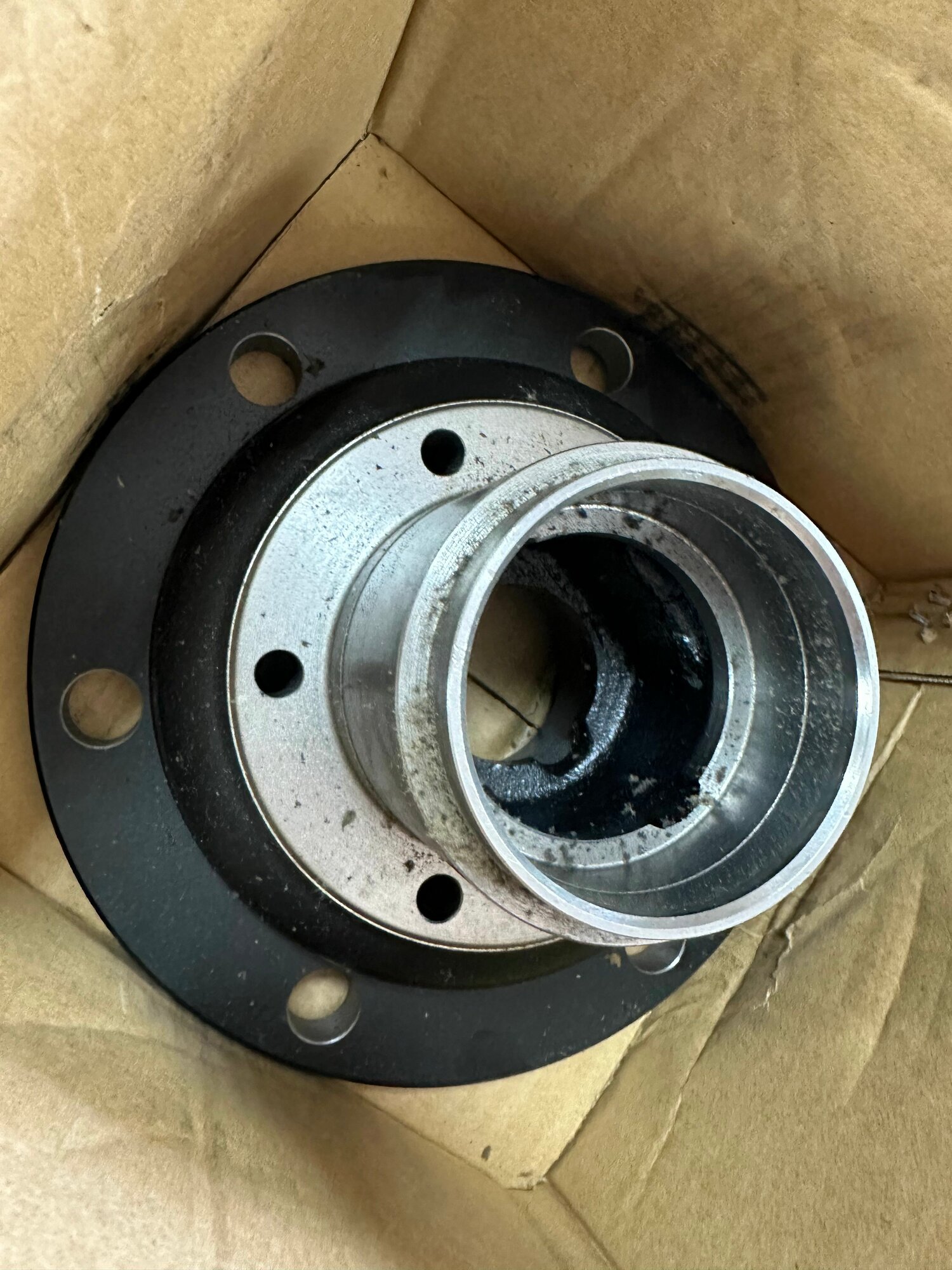 Ступица передняя ATLANT 1.9D/2.7D SUNRAY 2.0G Соллерс Атлант (задние односкатные колеса) 3103011R004