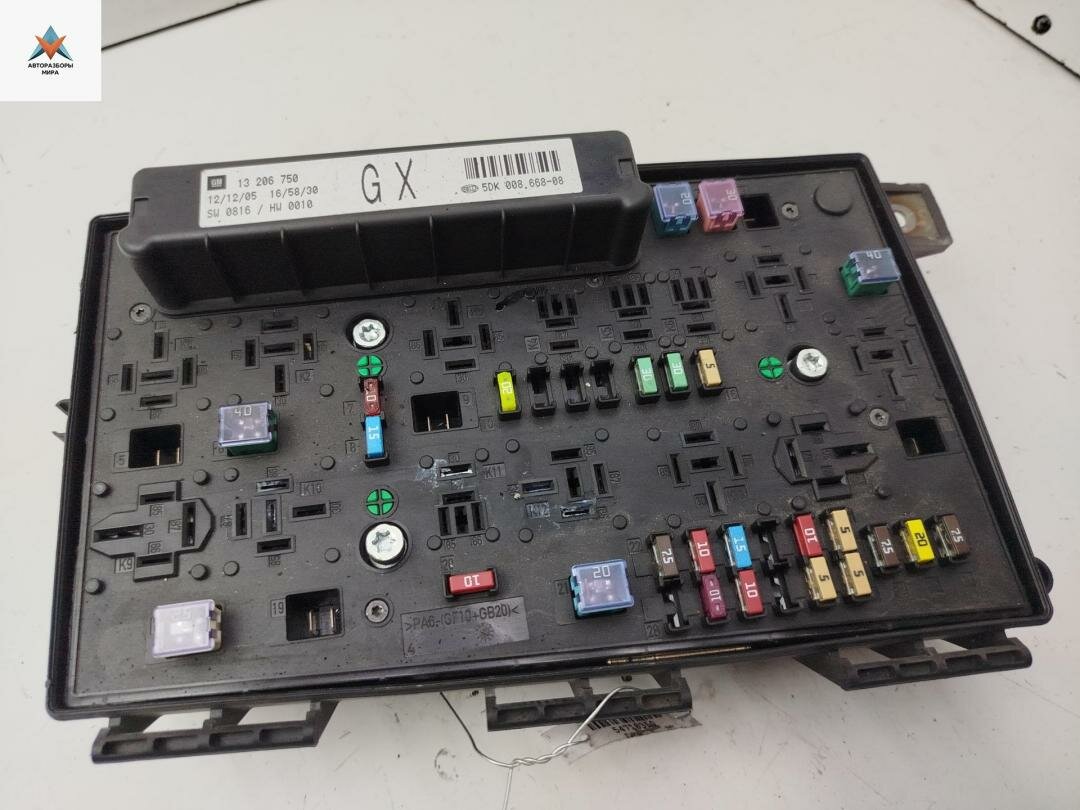 Блок предохранителей Opel Zafira 2 (B) 2006 13206750