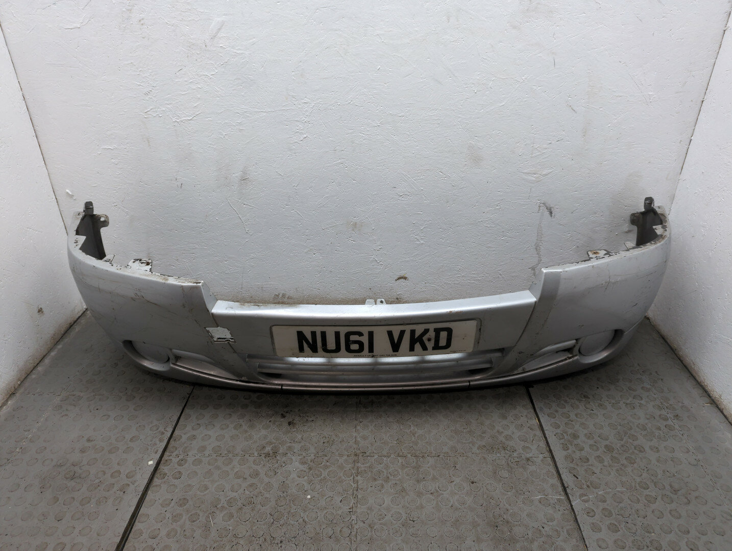 Бампер передний Renault Trafic Б/У