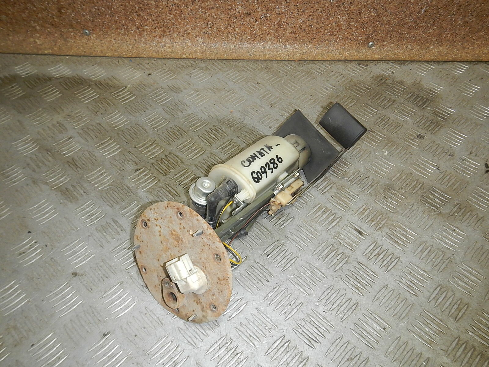 Б/У Насос топливный электрический, Hyundai (Хендэ)-SONATA (01-12) HYUNDAI SONATA (01-12) Коррозия на крышке. 609386 Hyun...