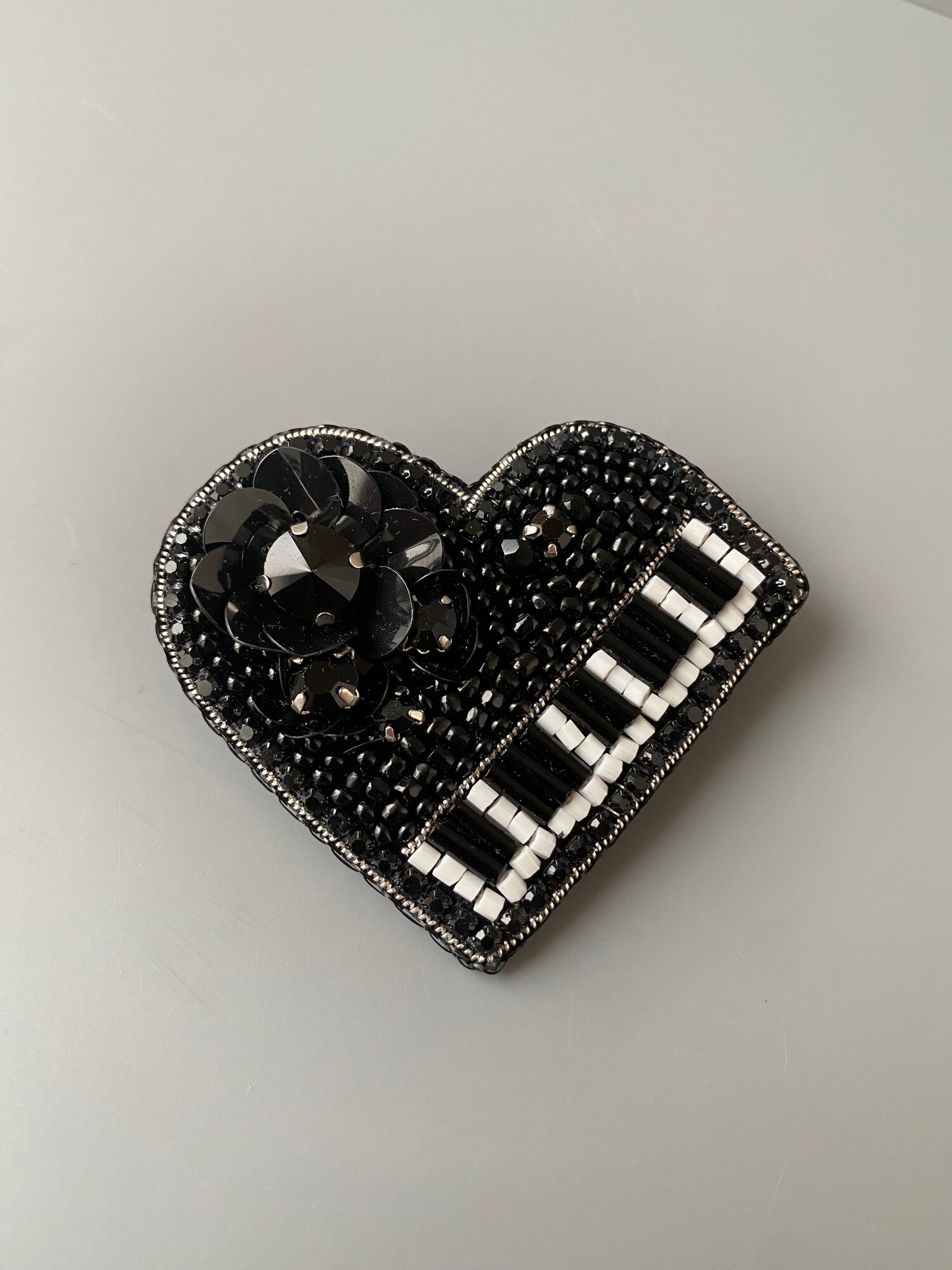 Брошь, кристаллы Preciosa