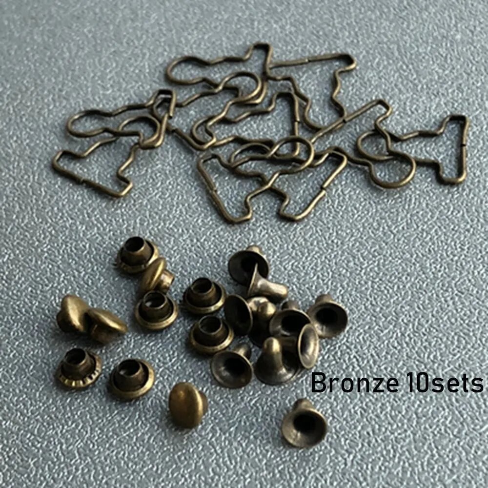 Кнопки пояса куклы