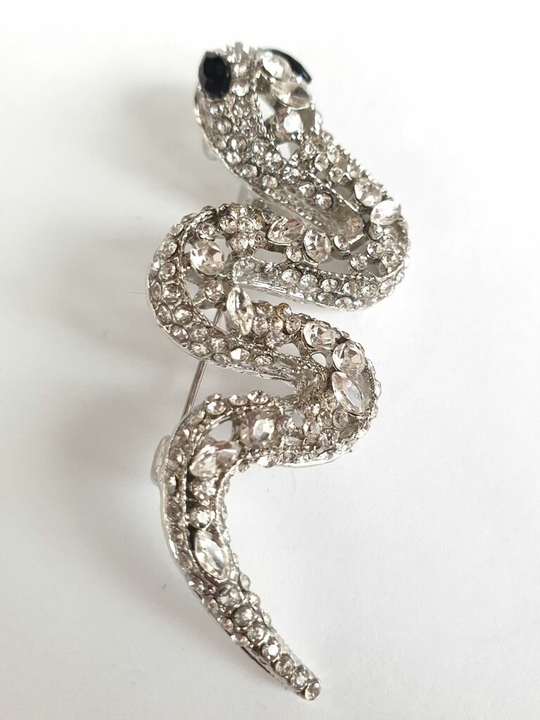 Брошь, стразы