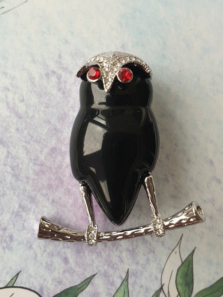 Брошь, стразы