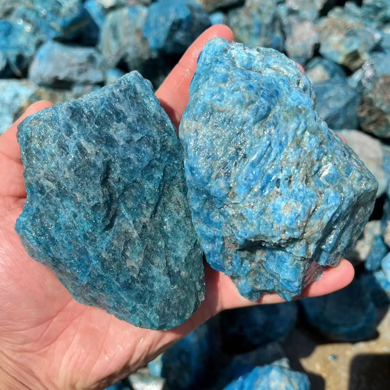 Натуральный синий апатит Crystal Point, 70-200 г 150-200g