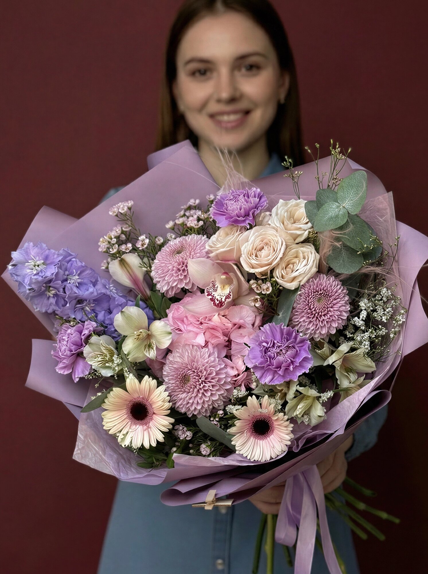 Сборный букет "Черничный йогурт" с герберами, дельфиниумом и гортензией
