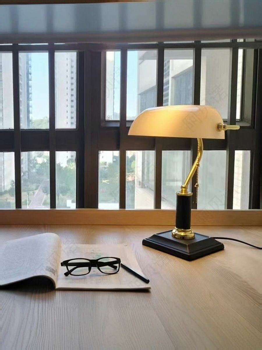 Настольный светильник