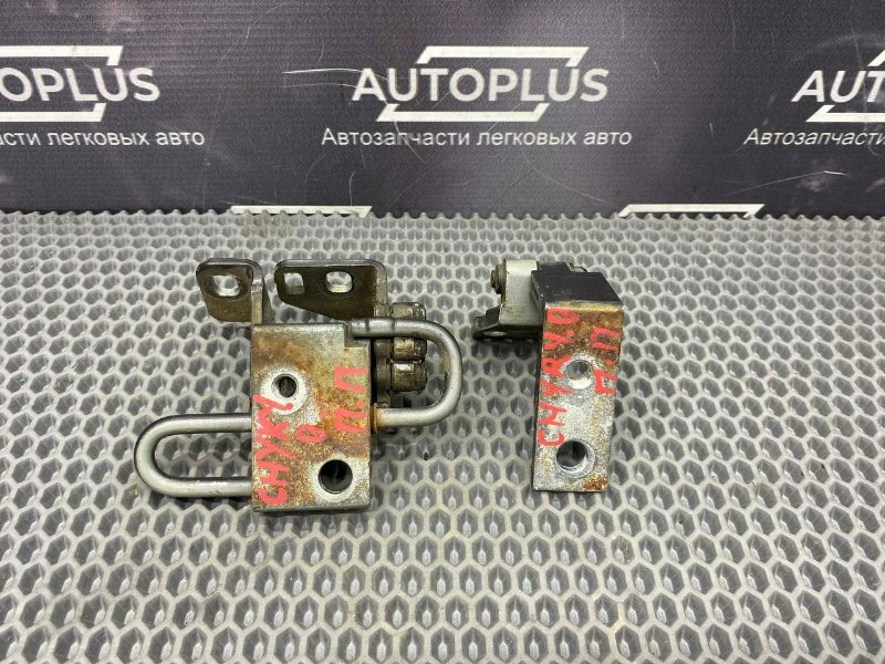 Петля двери Правый Передний Chery Very A13 (SQR477F) Б/У с пробегом Арт. A13-6106040 — фото 1
