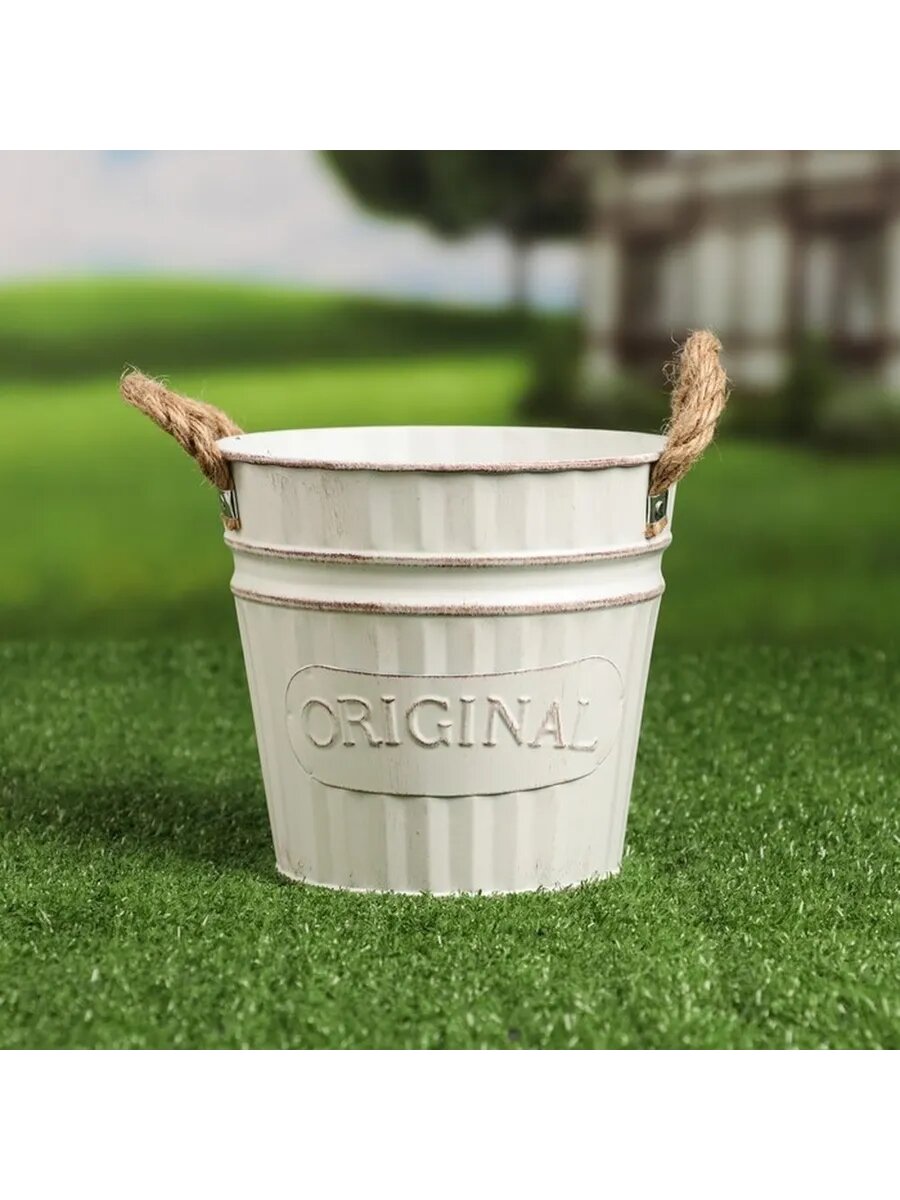 Элегантное металлическое кашпо для декора