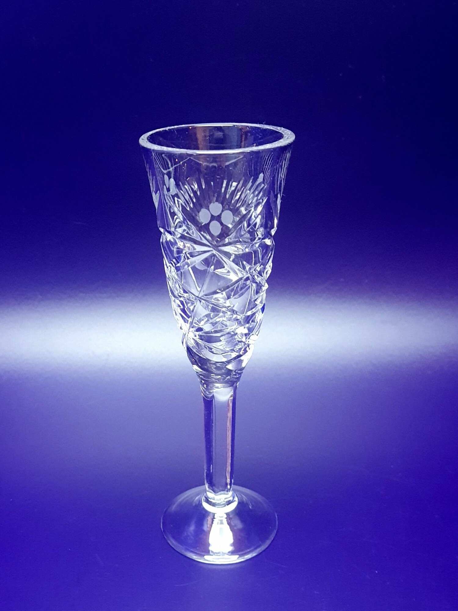 Хрустальный резной фужер на граненой ножке, 50 мл, винтаж СССР