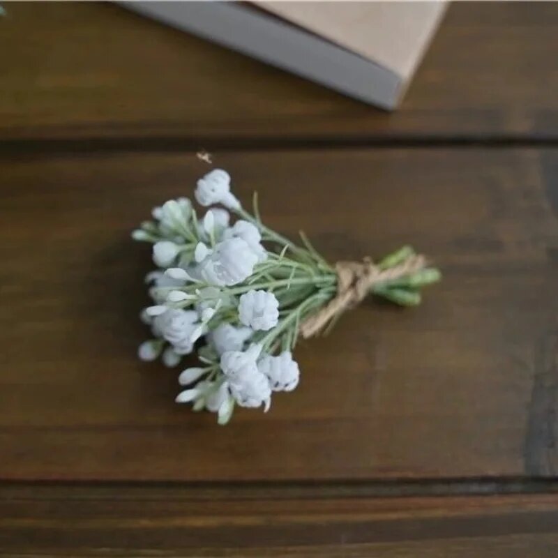 Мини букет из пластиковых цветов WHITE
