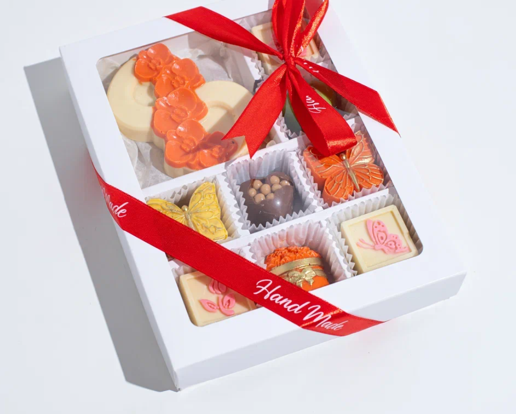 Набор шоколадный подарочный "8 марта" с бабочками и шоколадной цифрой 8