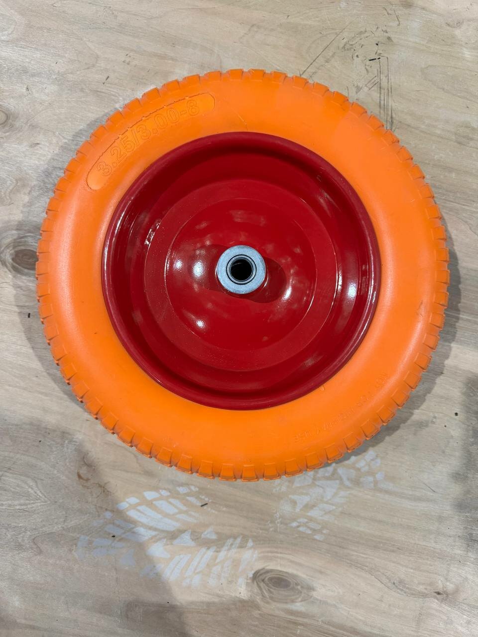 Колесо для тачки садовой строительной PU1301, 13*3,25-8 16/90мм диск сварной красный, полиуретан, пу оранжевый