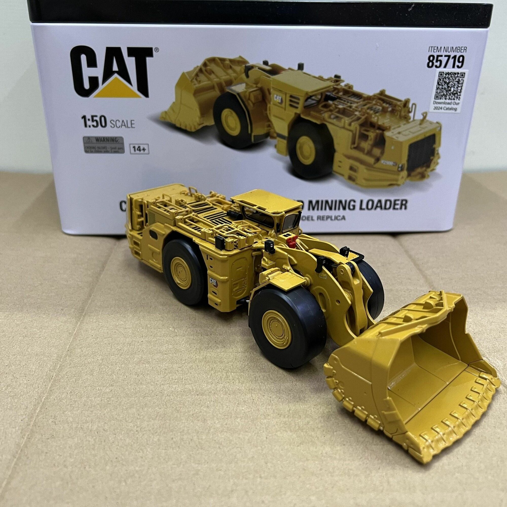Коллекционная Модель Карьерной Техники: CAT R2900 XE 1:50, Подземный Погрузчик из Сплава (85719)