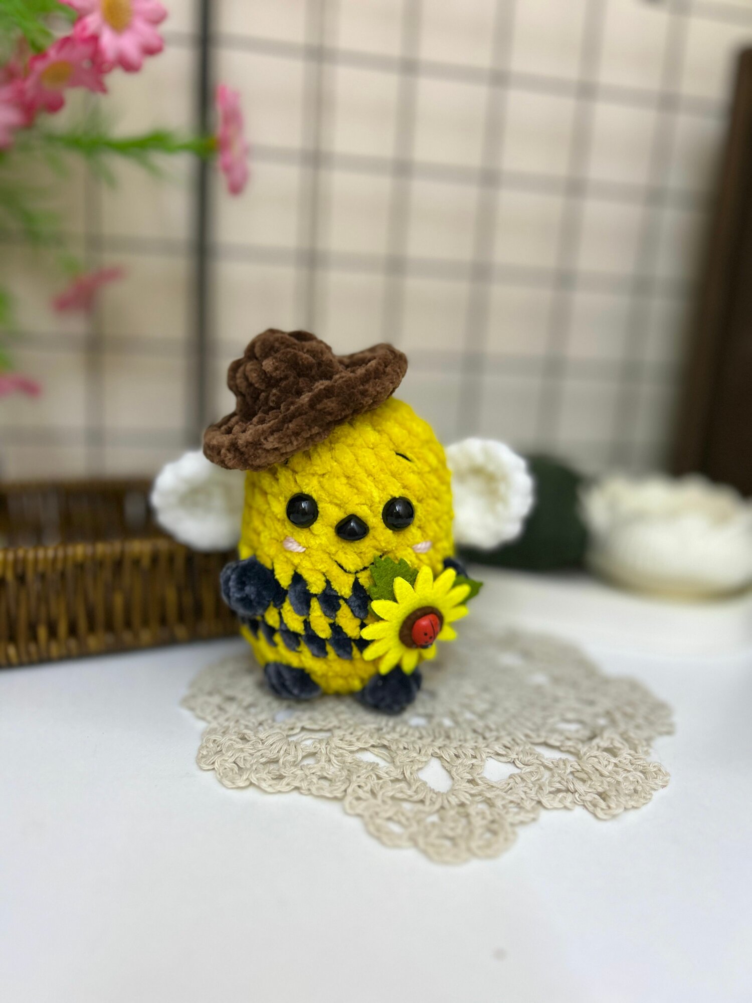 Вязаная игрушка Пчела. Игрушка ручной работы