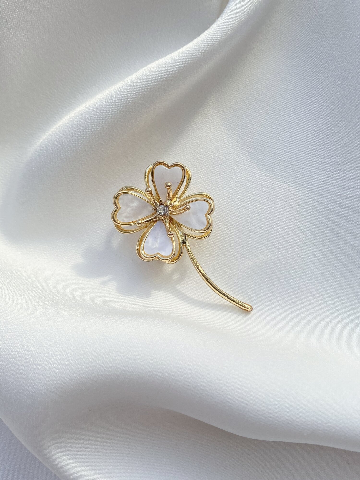 Брошь, стразы