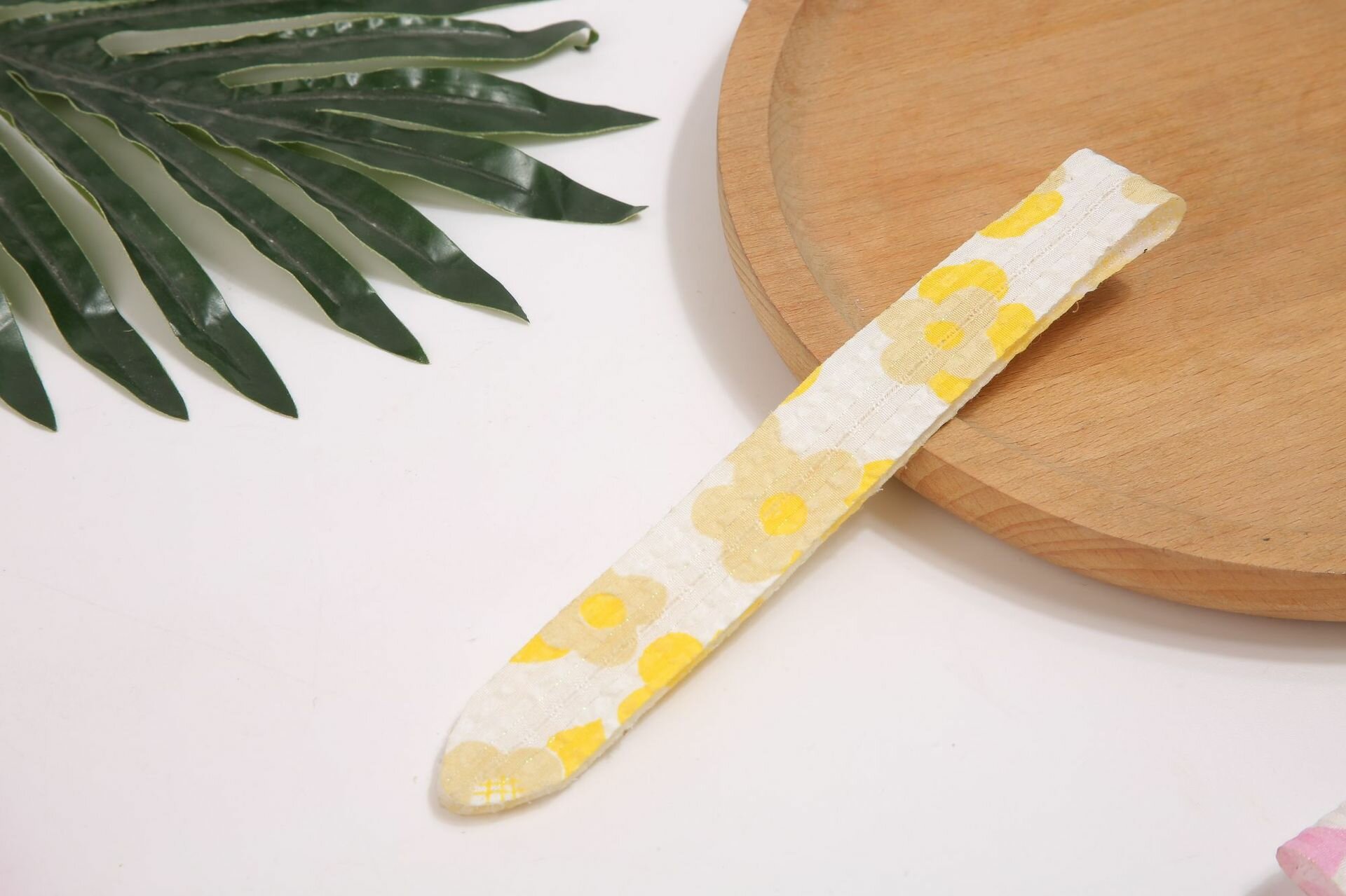 Повязка на голову "Детская челка", на липучке, с мультяшными сломанными волосами, желтая с цветочным рисунком