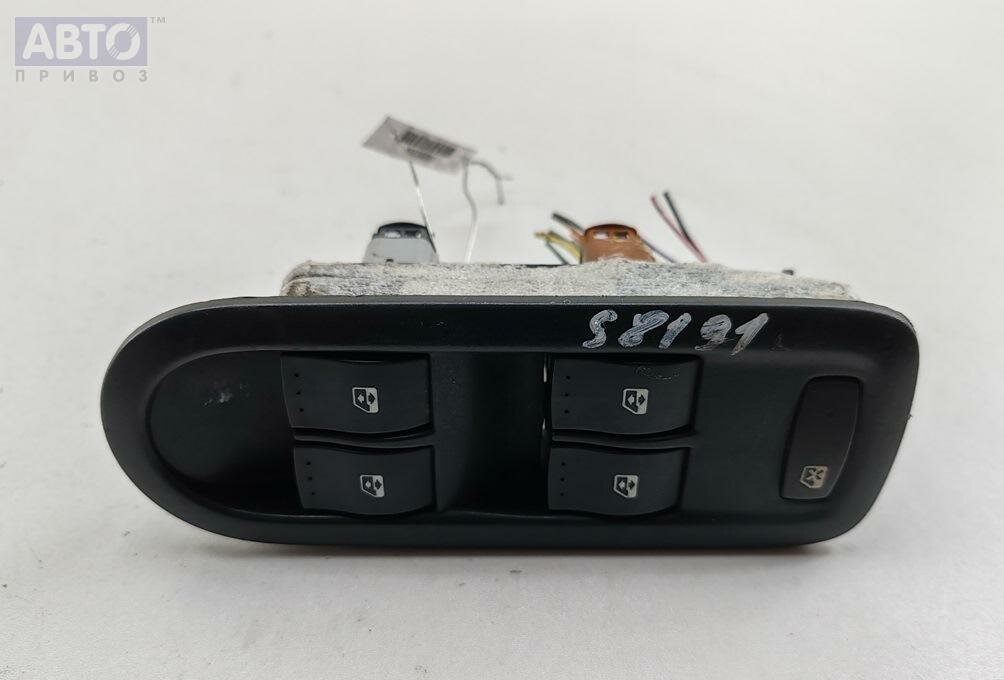 Блок кнопок управления стеклоподъемниками Renault Scenic 2 (2003-2009)