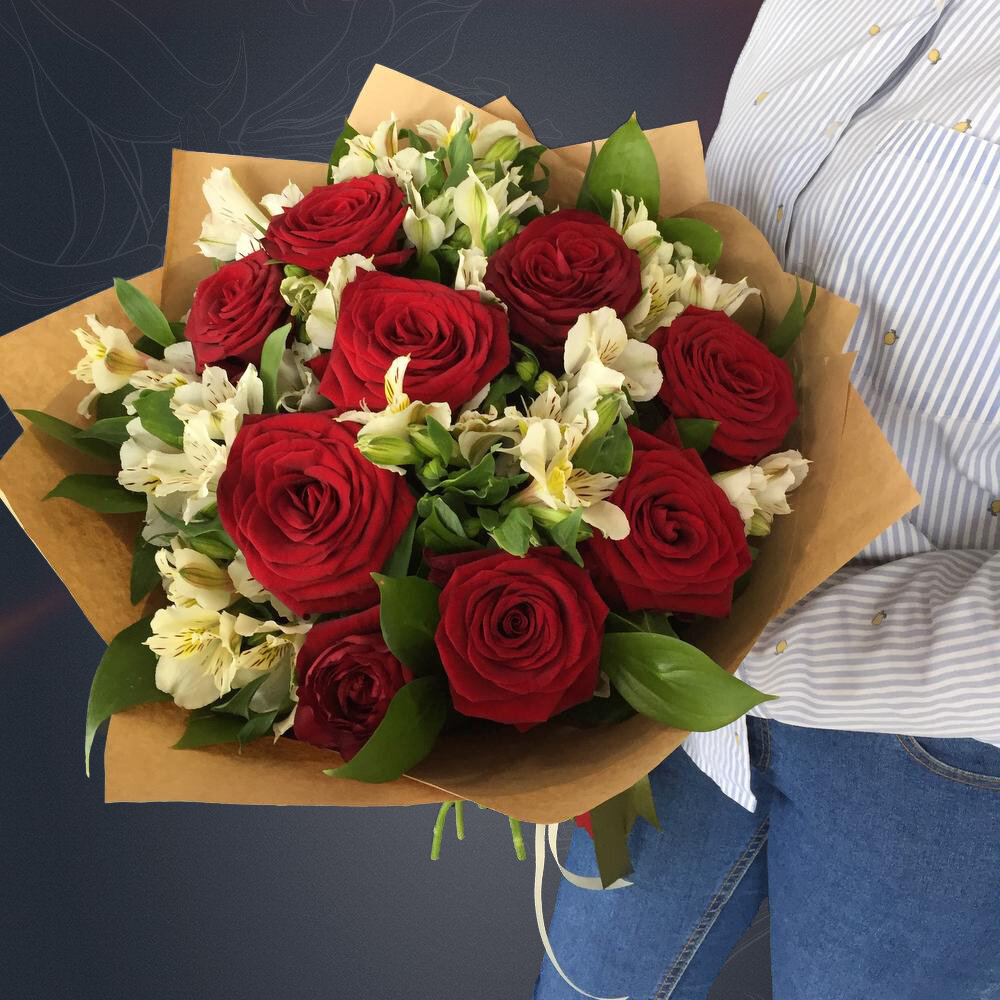 Ася XL- сборный букет из красных роз и белой альстромерии в матовой пленке с атласной лентой от 2name Flowers