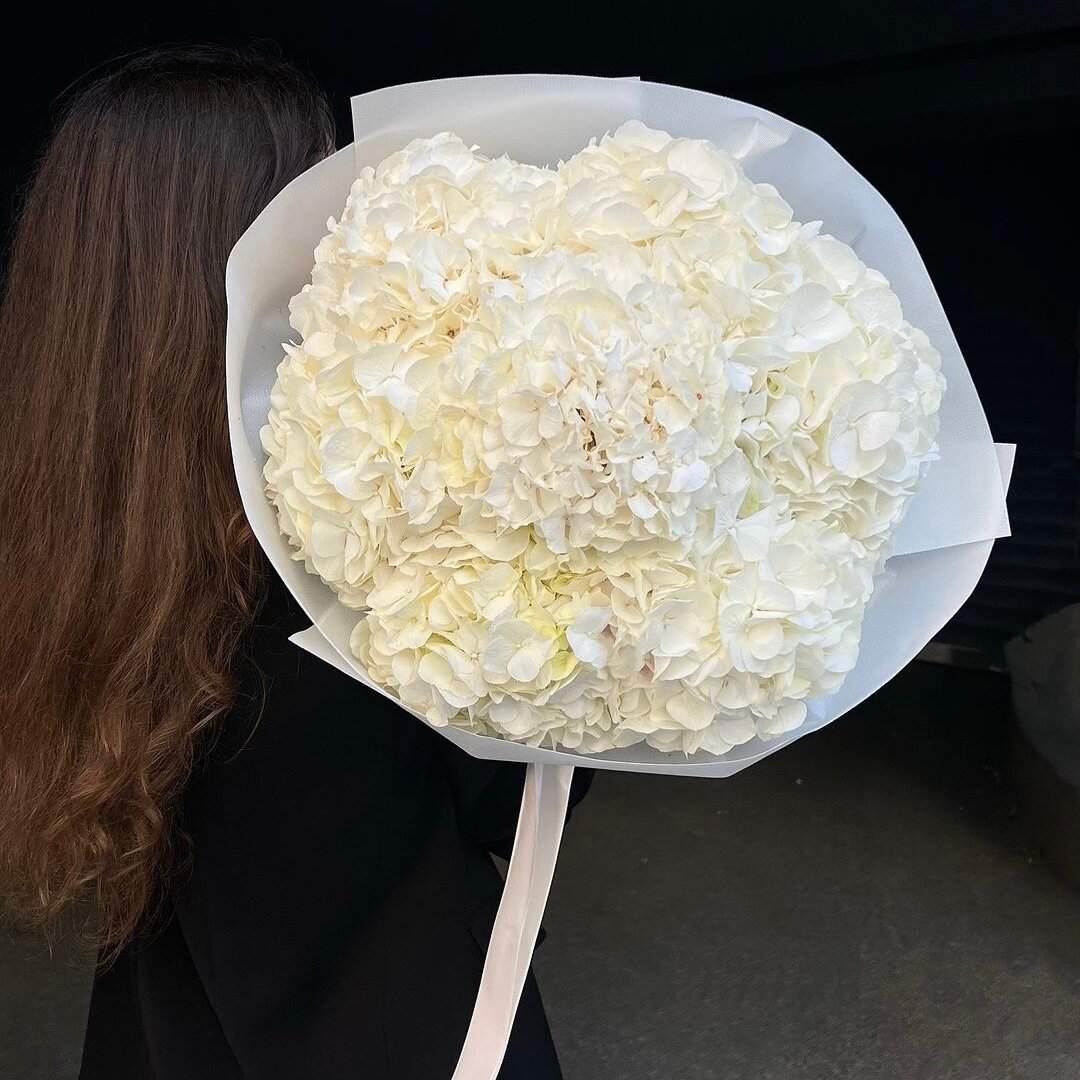 Букет из белых гортензий 7 шт, красивый букет цветов, шикарный букет