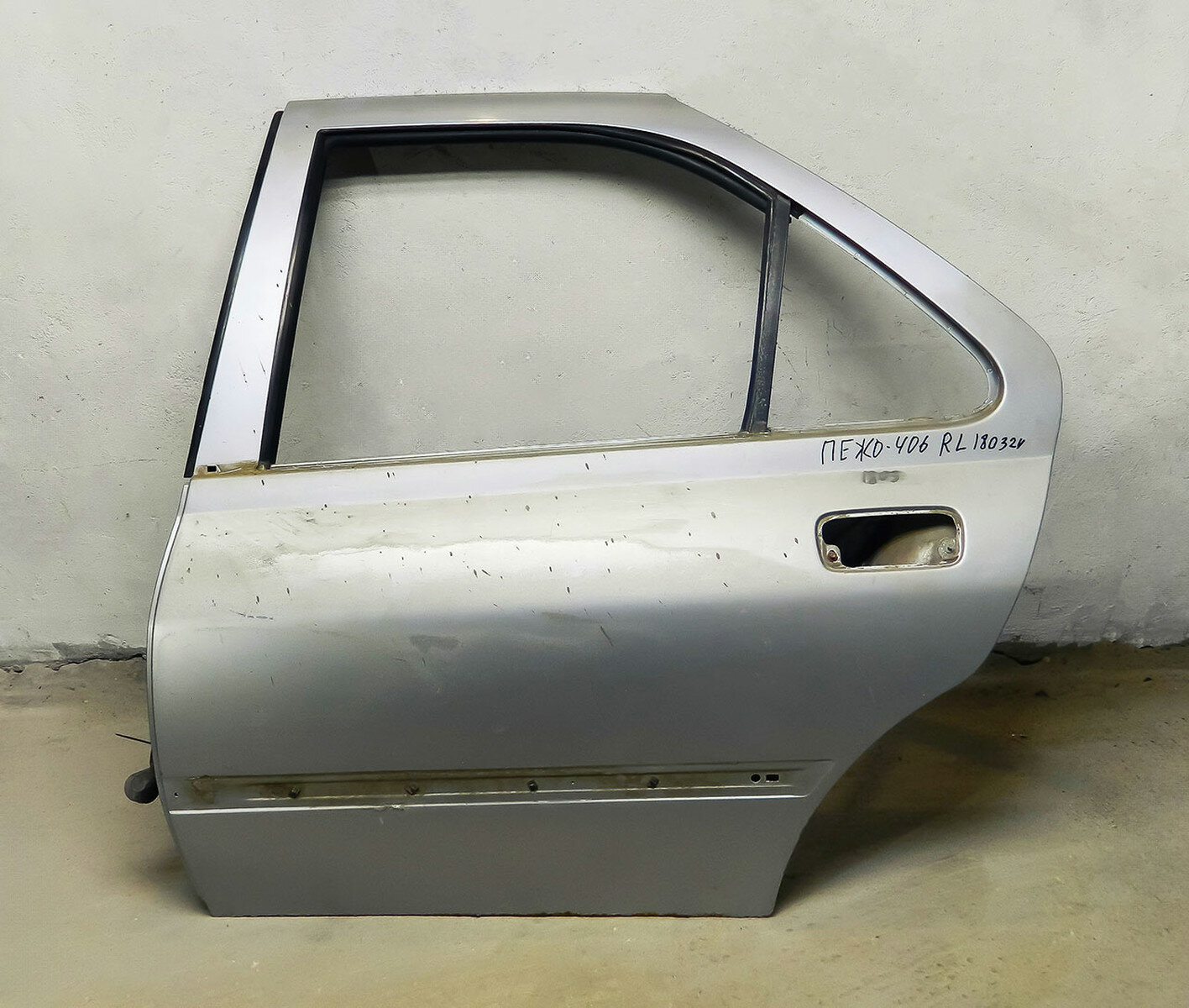 Дверь задняя левая Peugeot 406 рестайл. Седан