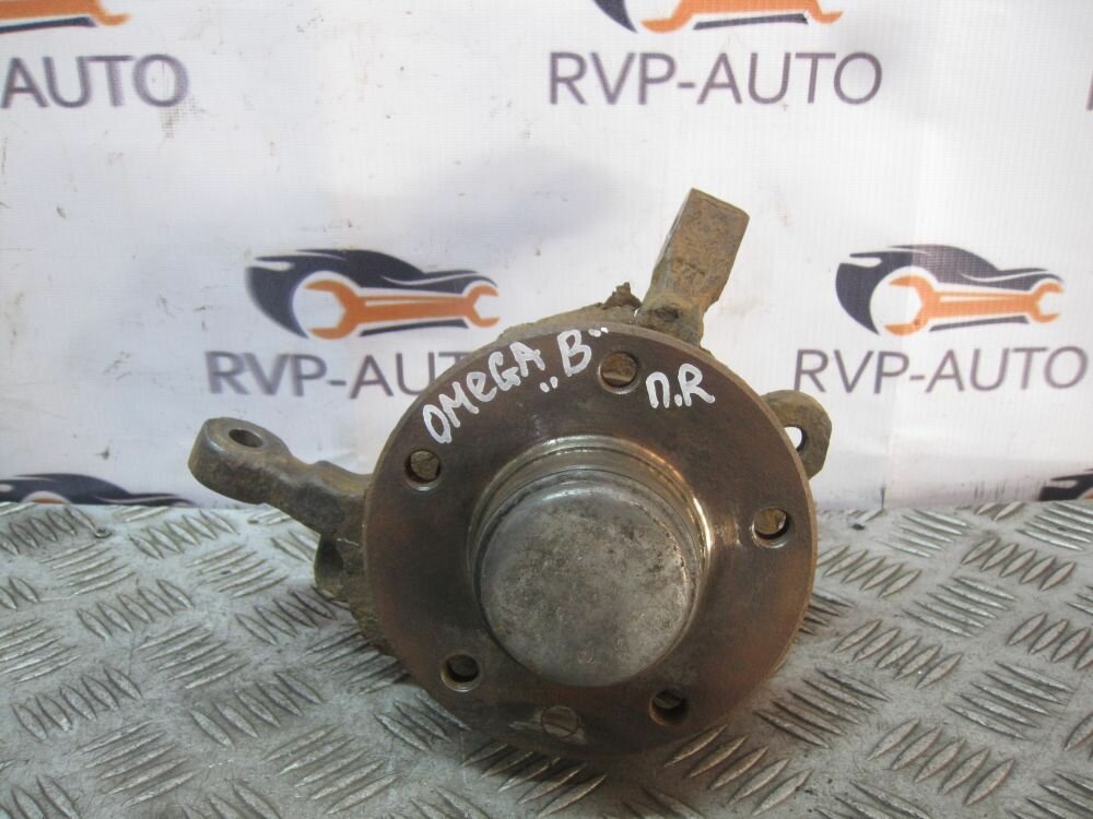 Кулак поворотный передний правый Opel Omega B