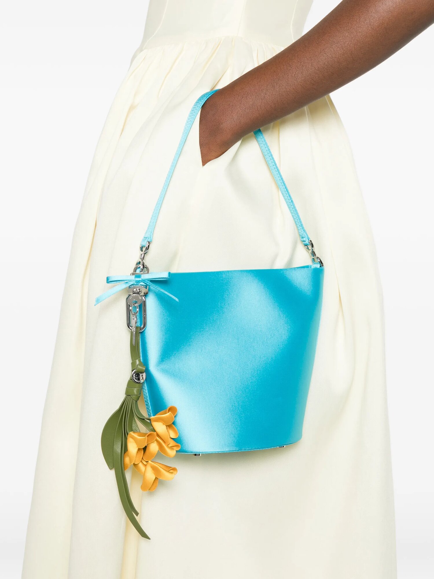 Сумка Self-Portrait Flower-charm bucket bag — фото 1