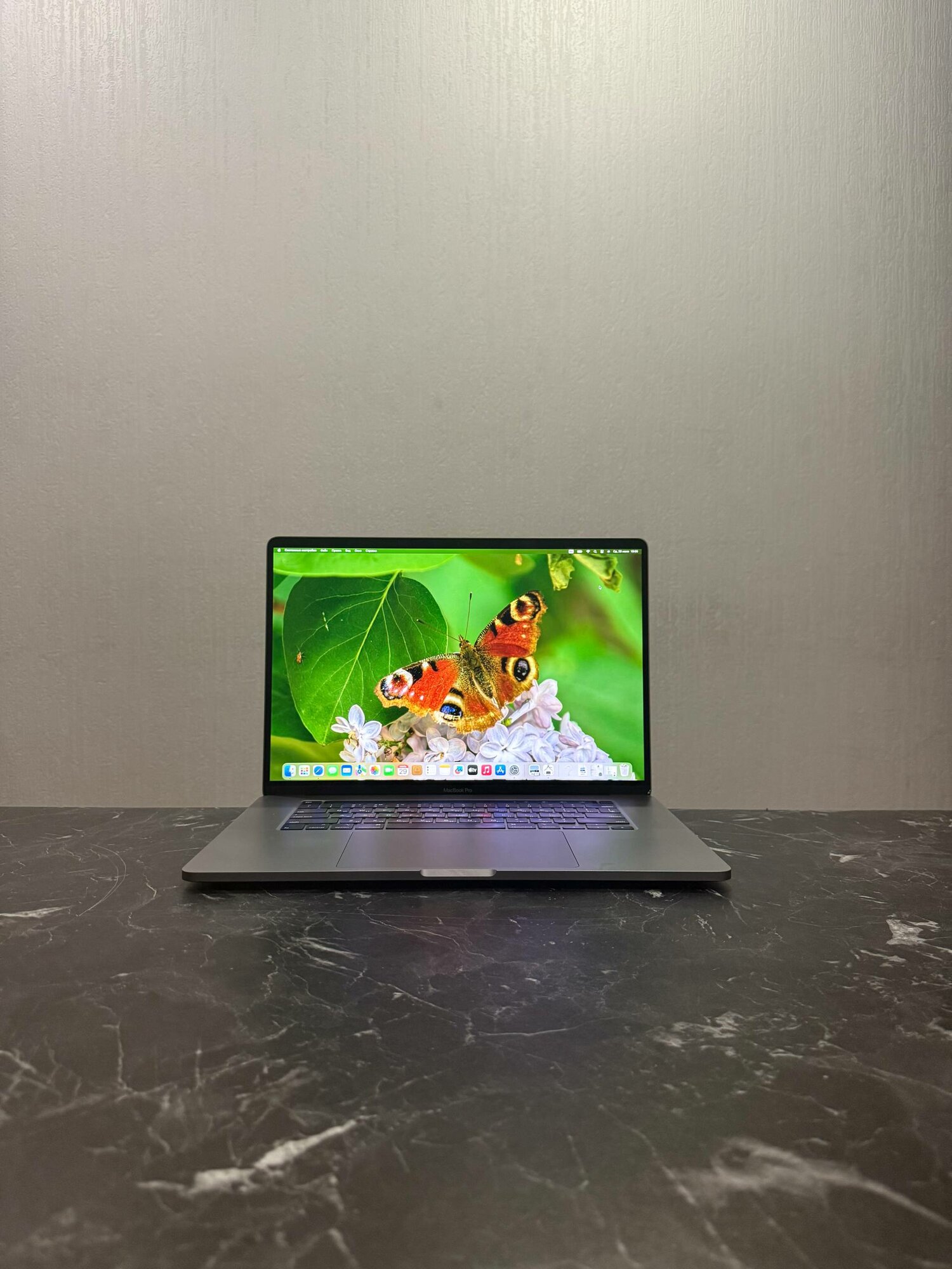 16" Ноутбук Apple MacBook Pro 2019, Intel Core i9 2.3 ГГц, 16/515 ГБ, AMD Radeon Pro 5300M, Intel UHD Graphics 630