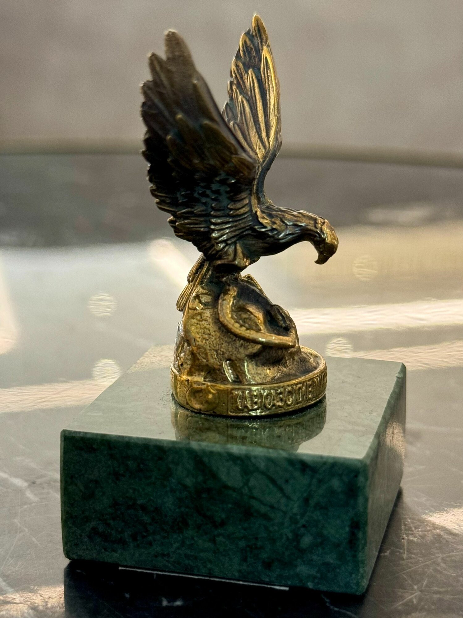 Орел статуэтка для интерьера, средняя, фигурка для декора, сувенир подарочный, бронзовое литье