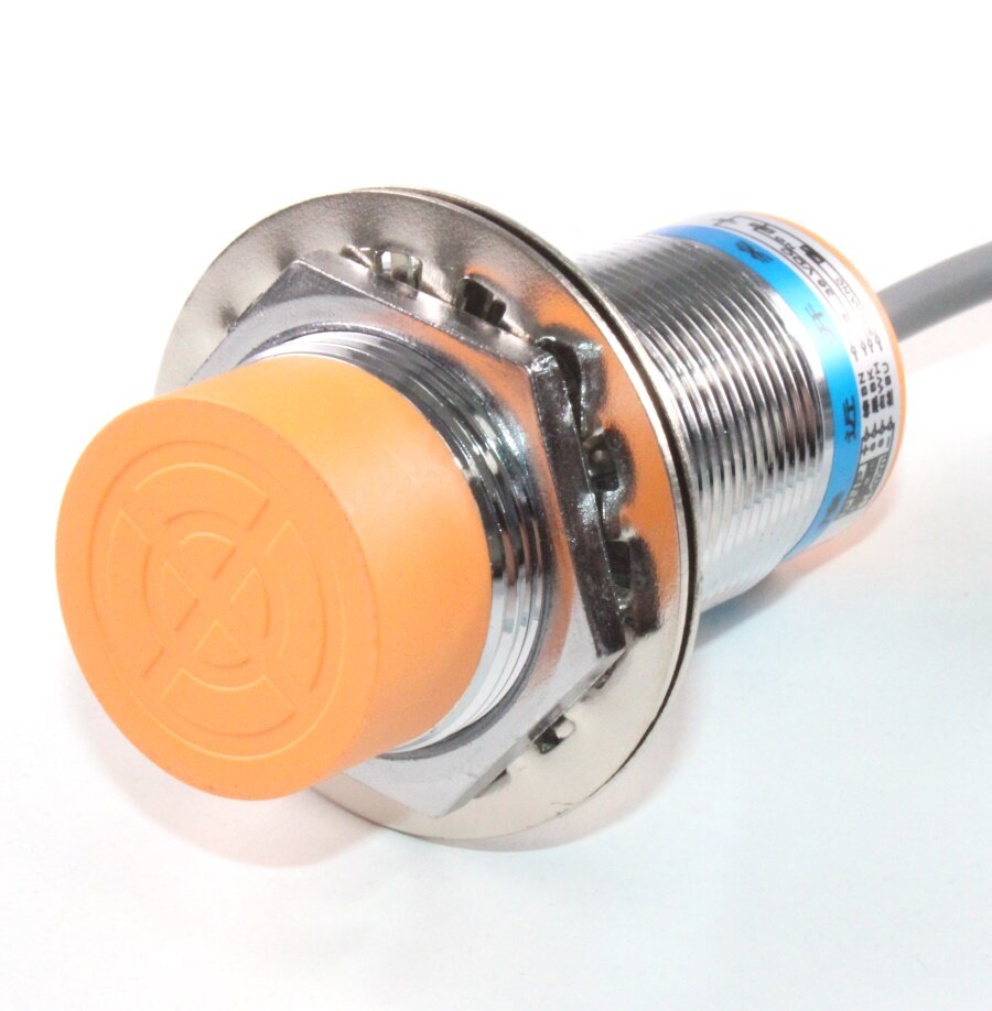 LJ30A3-15-Z/CY, Индуктивный датчик приближения, (0-15 мм, PNP, NO/NC, 6-36VDC, 2x200mA)