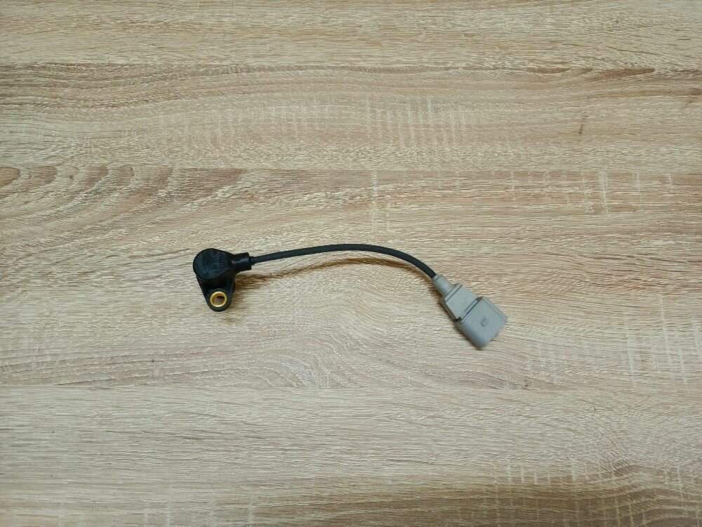 Датчик положения коленвала Bosch Volkswagen Golf 4