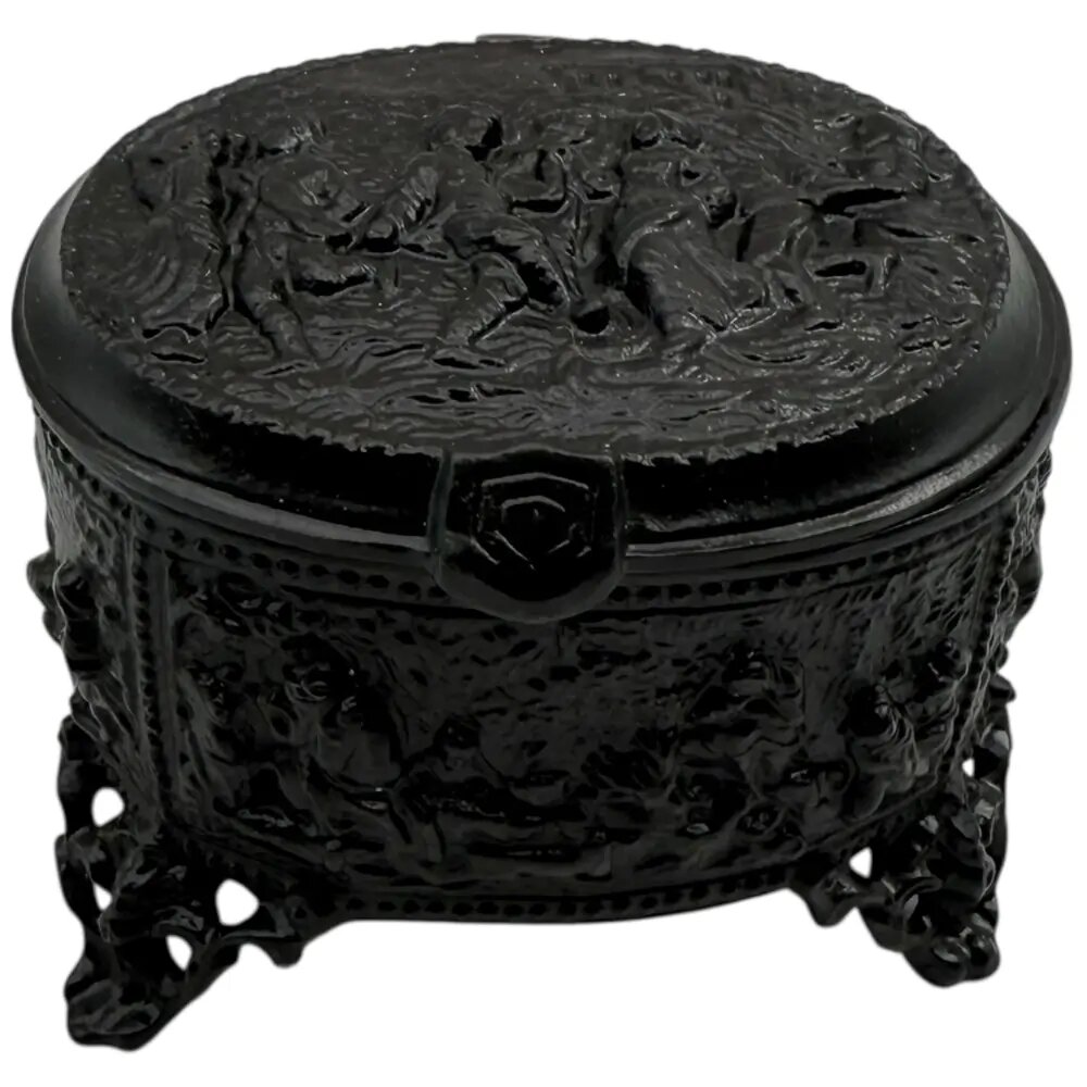 Чугунная шкатулка "Танцы и охота" 1995-2005 гг. Касли, Россия