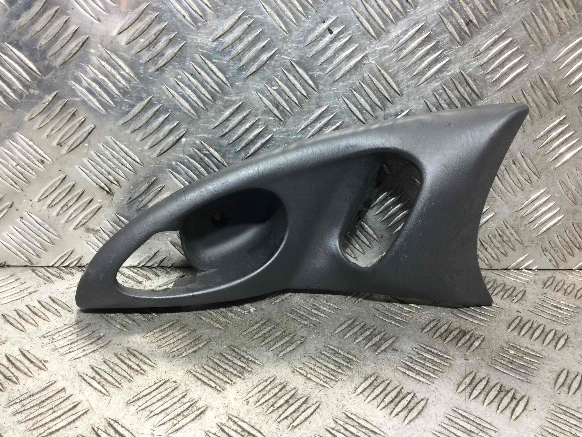 Б/У Накладка двери передней левой Ford Focus 1 поколение [рестайлинг] (2001-2005) 2004 г.