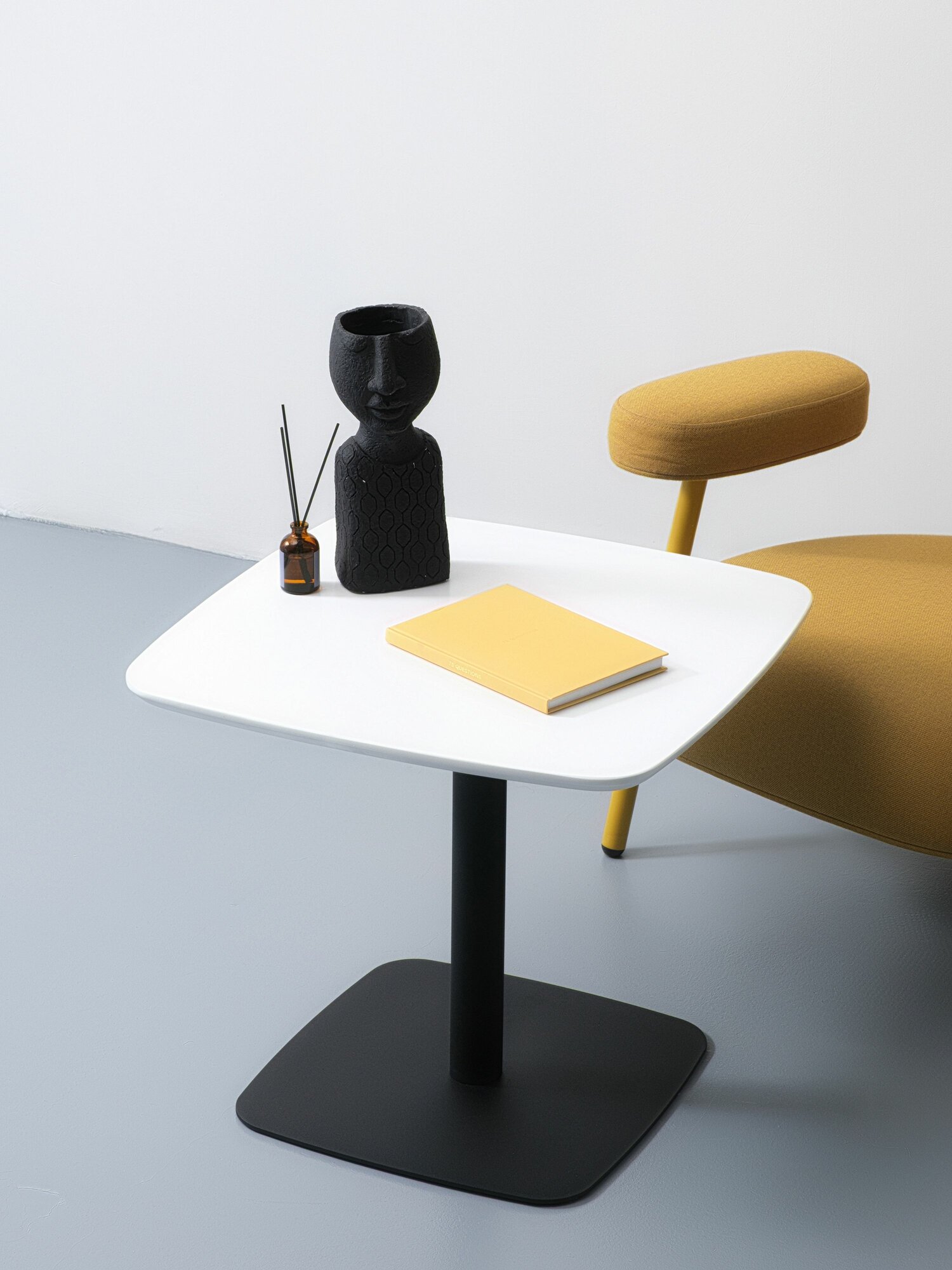 Барный стол "стоун", белый на черной ножке, березовая столешница, металлический каркас, высота 52 см, нагрузка до 60 кг