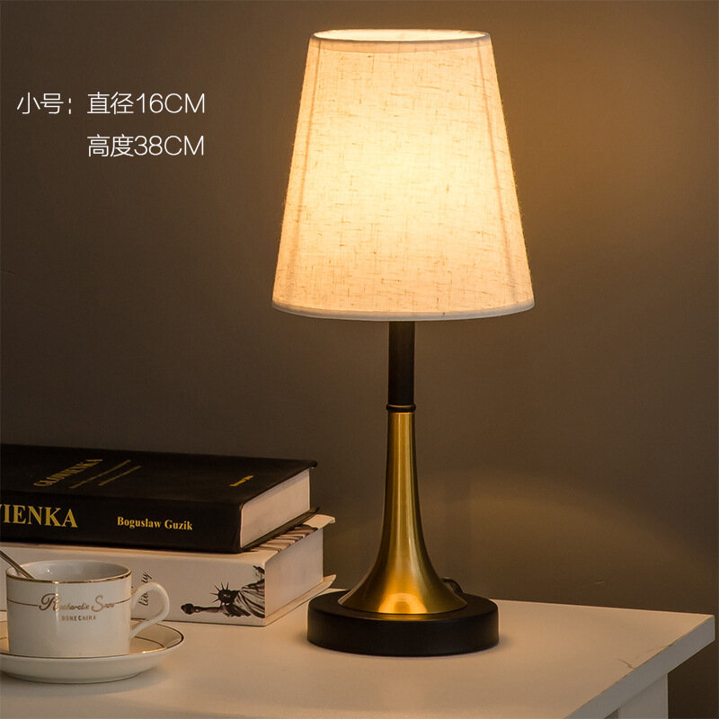 Американский стиль настольной лампы для спальни, прикроватная лампа, современная простая лампа для гостиной с регулируемой яркостью, сенсорным управлением и пультом, уютная лампа для отеля и гостевого дома