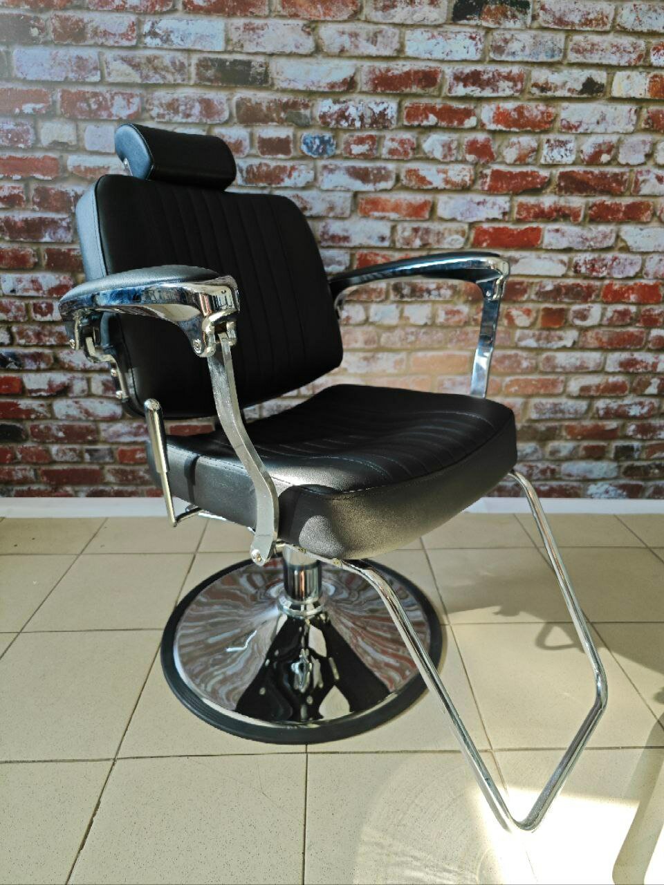Парикмахерское кресло "Стив" это комфорт и удобство как для клиента, так и для мастера.