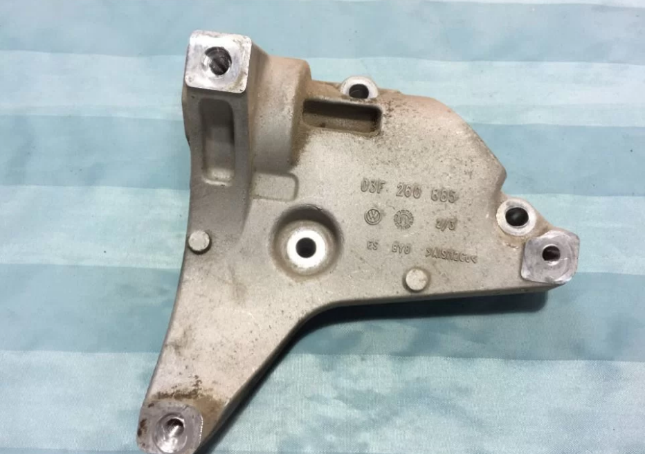 Кронштейн компрессора кондиционера Шкода Йети, б/у