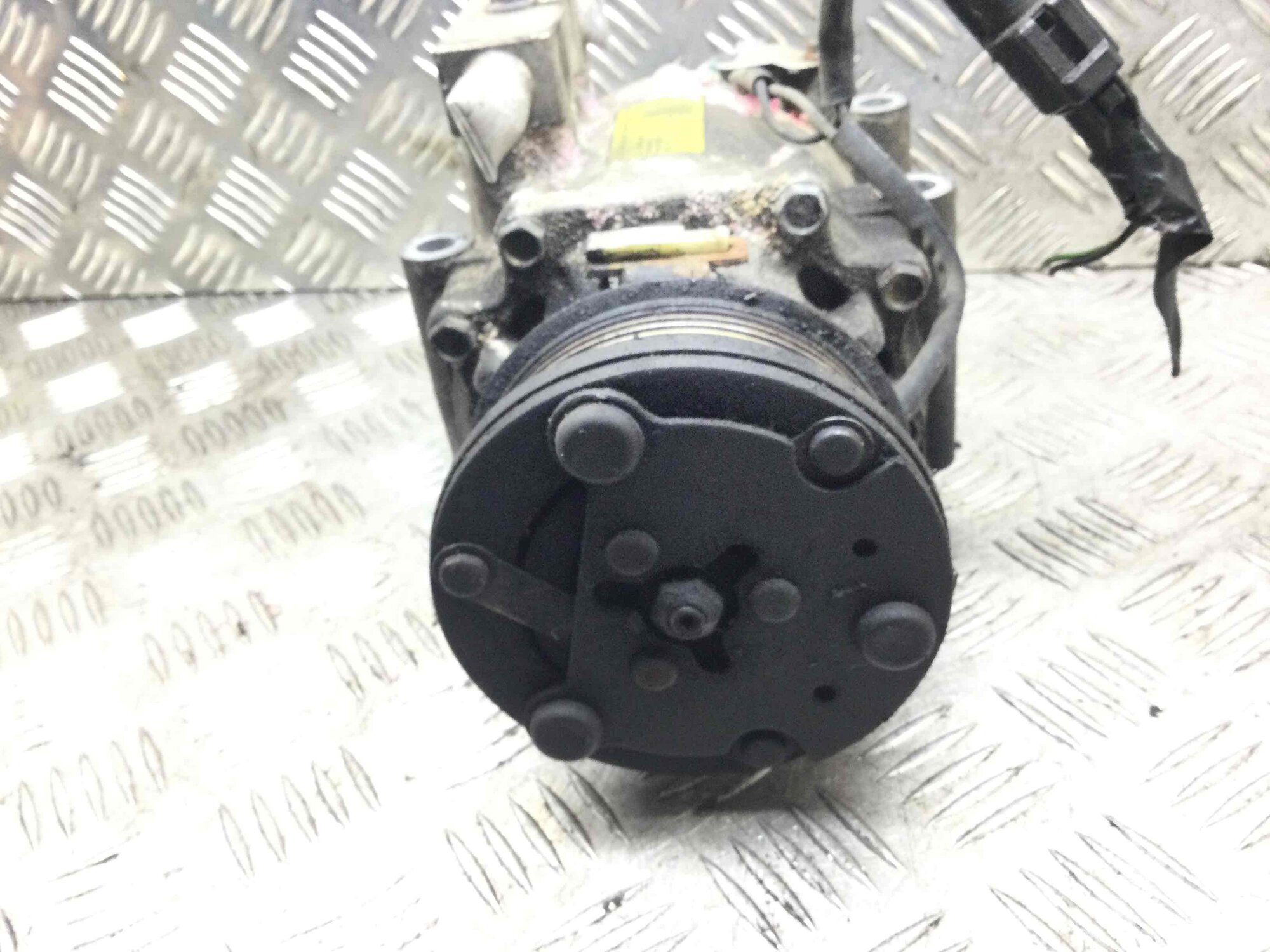 Б/У Компрессор кондиционера Ford Focus 1 поколение [рестайлинг] (2001-2005) 2004 г.