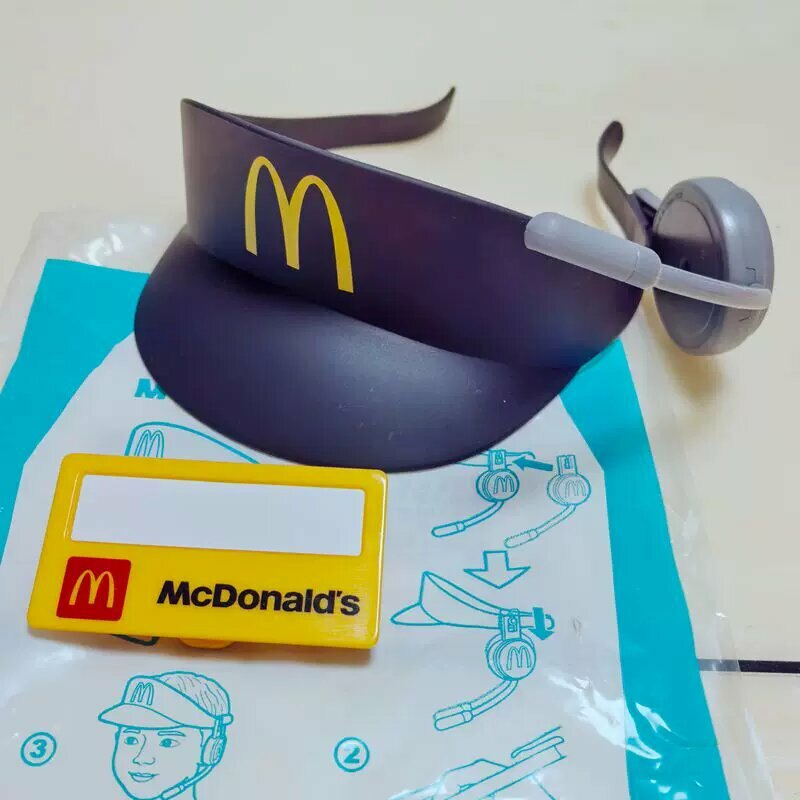 Шапка и значок сотрудника McDonald's для ролевой игры в детском саду