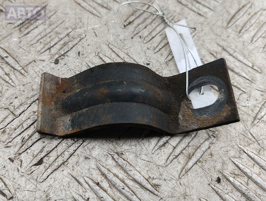 Крепление втулки стабилизатора переднего Volkswagen Transporter T4