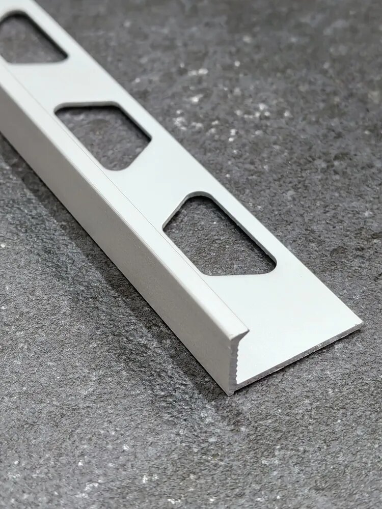 Профиль Г-образный алюминиевый анодированный наружный для плитки 10мм 2.7м (Евро) Серебро матовое